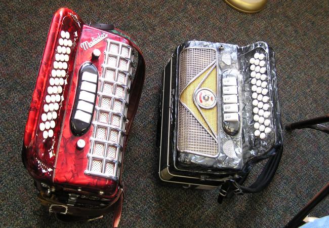 Minnesota musicians keep concertina tradition alive | Minnesota Public ...