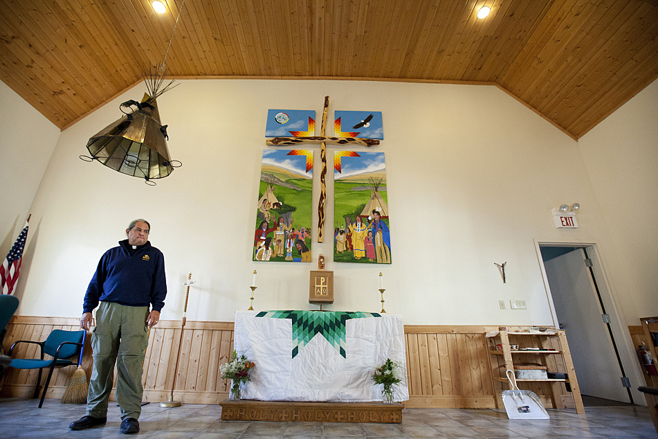 American Indians balance native customs with Christianity | Minnesota ...